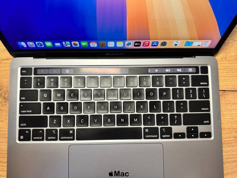 Купити Apple MacBook Pro 2020 M1 8Gb 256Gb Space Gray M1147 в інтернет ...